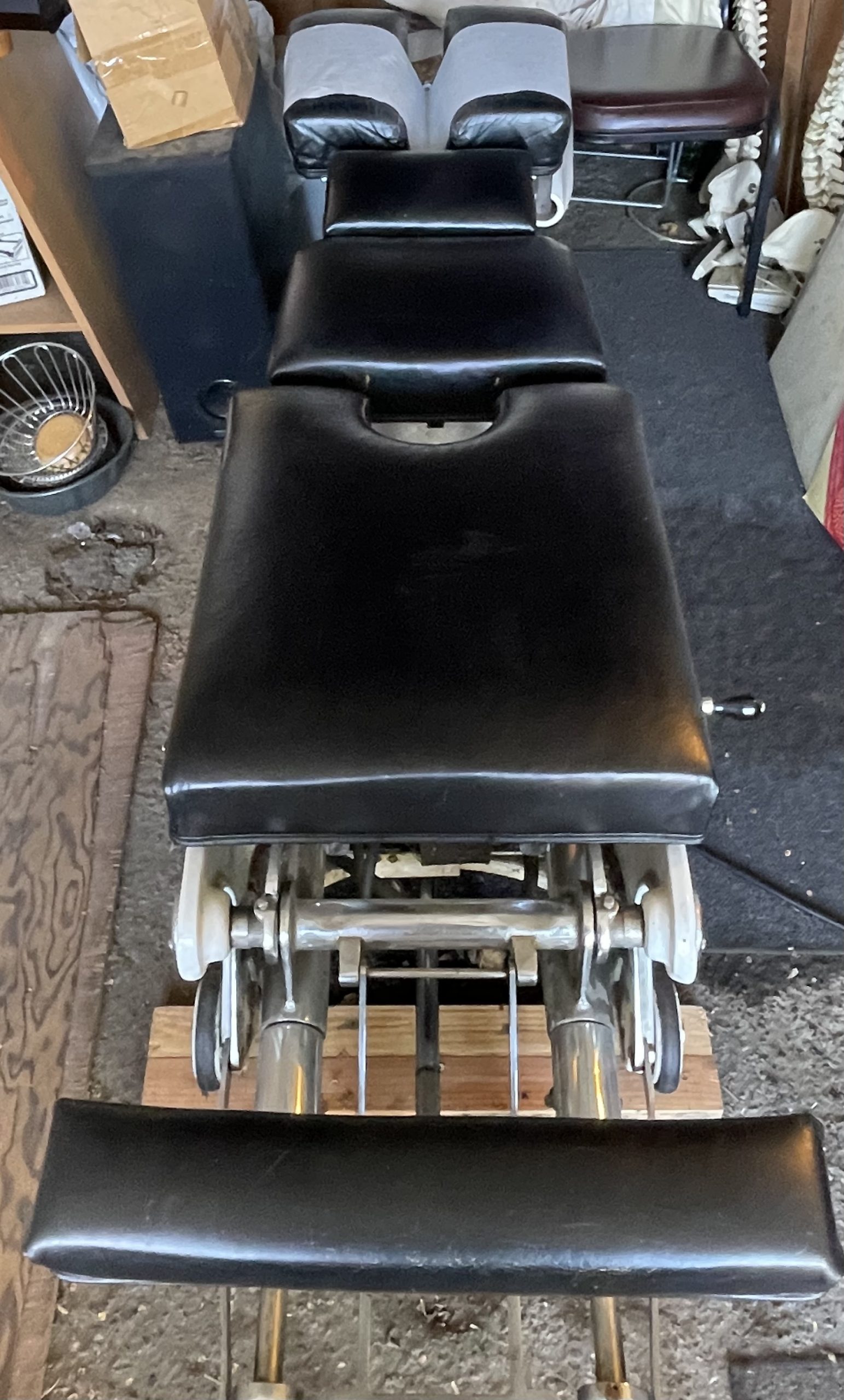 Electronic Hi/Lo adjusting table – Chirocom