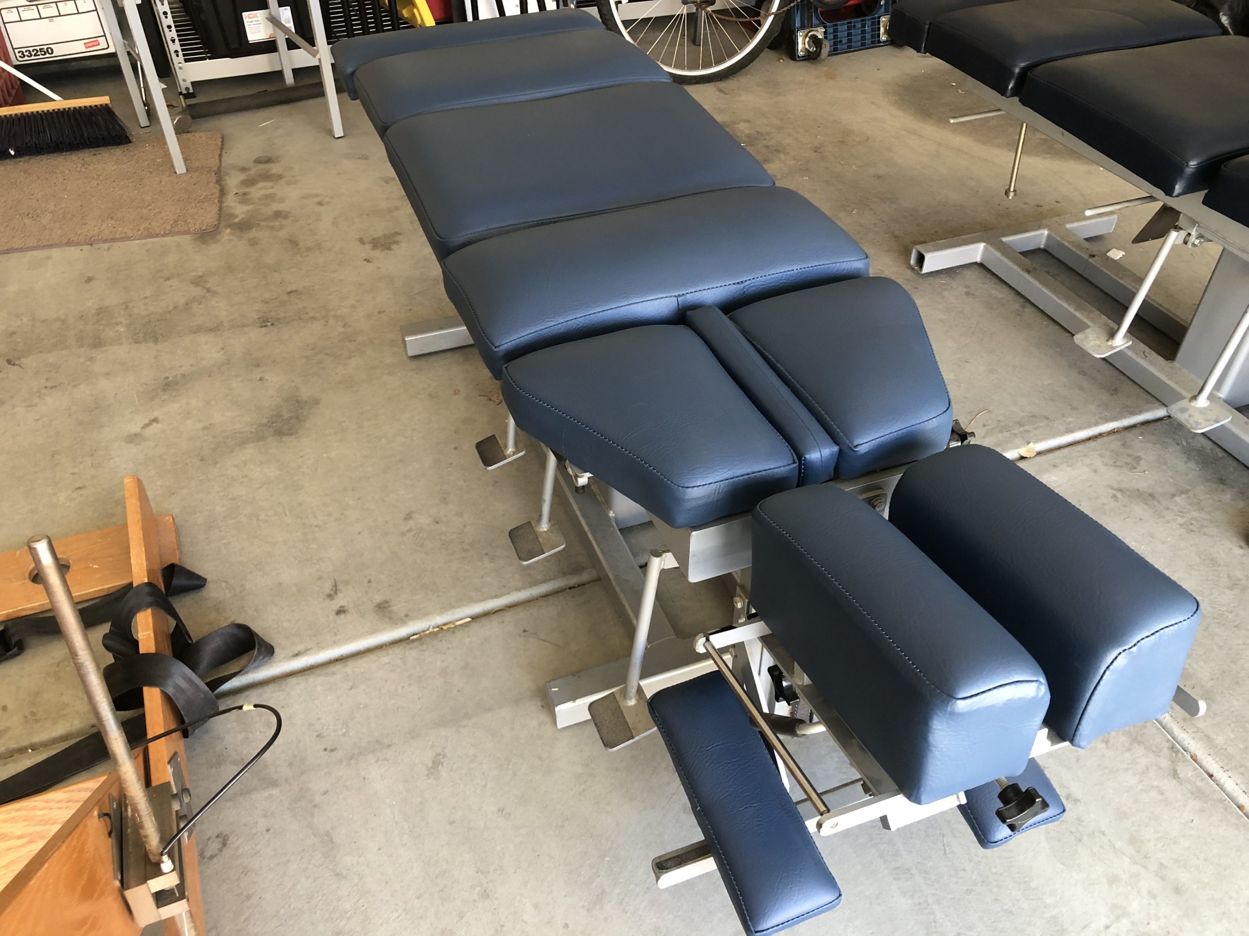 Omni stationary adjusting tables available – Chirocom