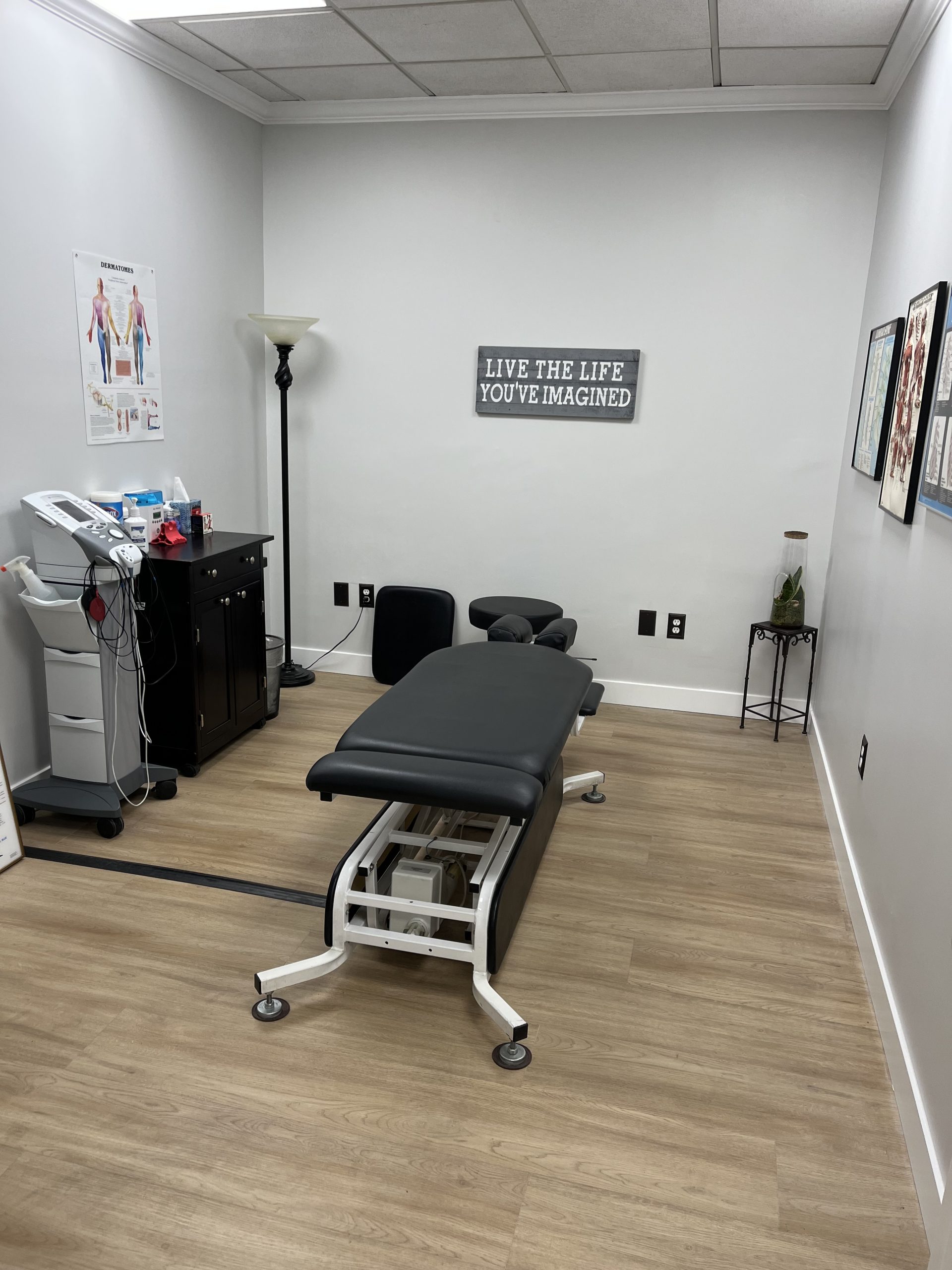 Northridge Office Space – M/W/Sa/Su – Chirocom